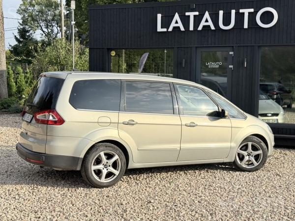 Zaļš Ford Galaxy 2009 Rīga, ar dzinēja tilpumu 2.20 L un nobraukumu 357 tūkst. km par 3999 €, foto 5 vietnē AUTOMOTO.COM.LV