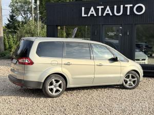Green Ford Galaxy 2009 in Riga, with an engine capacity of 2.20 L and mileage of 357 thousand km for 3999 €, photo 5 on AUTOMOTO.COM.LV