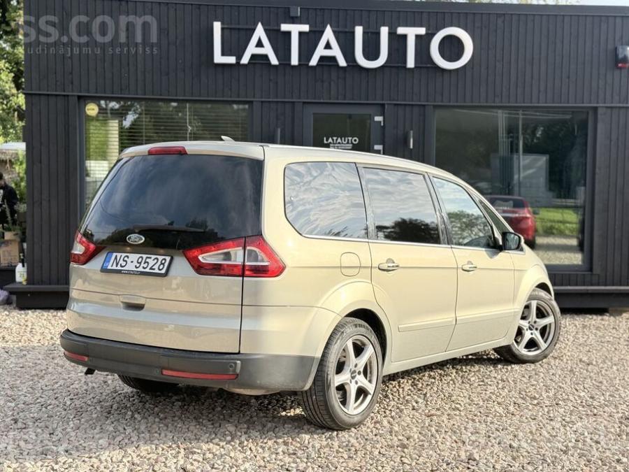 Green Ford Galaxy 2009 in Riga, with an engine capacity of 2.20 L and mileage of 357 thousand km for 3999 €, photo 6 on AUTOMOTO.COM.LV