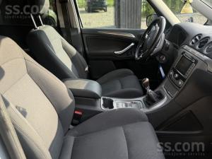 Green Ford Galaxy 2009 in Riga, with an engine capacity of 2.20 L and mileage of 357 thousand km for 3999 €, photo 14 on AUTOMOTO.COM.LV