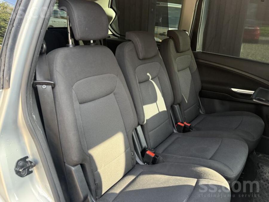 Green Ford Galaxy 2009 in Riga, with an engine capacity of 2.20 L and mileage of 357 thousand km for 3999 €, photo 16 on AUTOMOTO.COM.LV