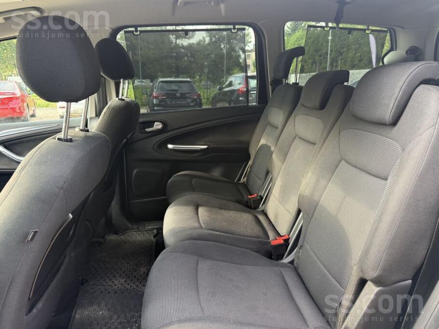 Green Ford Galaxy 2009 in Riga, with an engine capacity of 2.20 L and mileage of 357 thousand km for 3999 €, photo 18 on AUTOMOTO.COM.LV