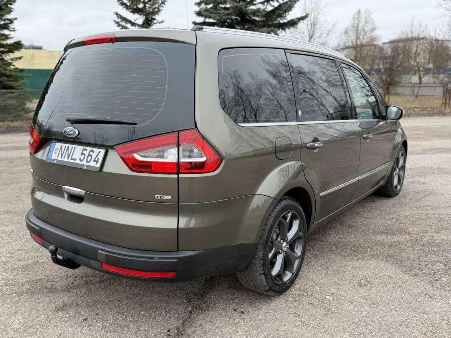 Green Ford Galaxy 2010 in Siauliai, with an engine capacity of 2.00 L and mileage of 400 thousand km for 4850 €, photo 3 on AUTOMOTO.COM.LV