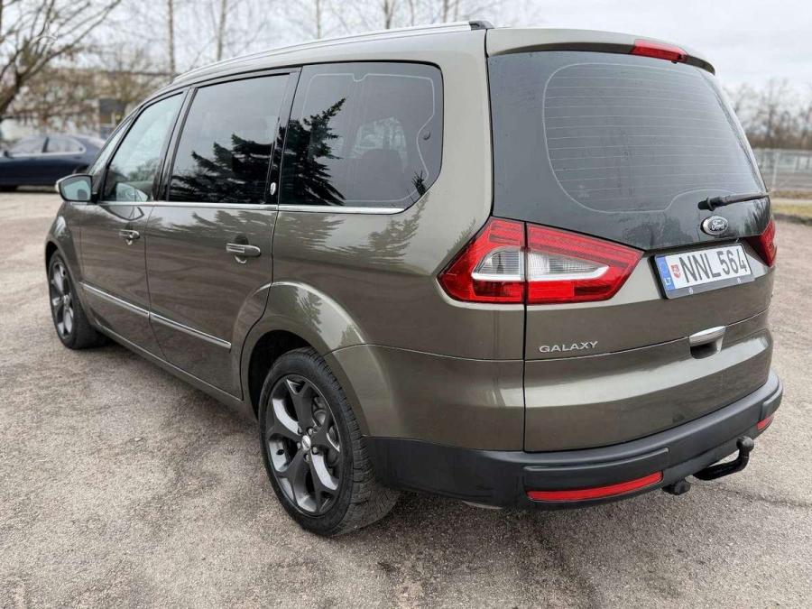 Green Ford Galaxy 2010 in Siauliai, with an engine capacity of 2.00 L and mileage of 400 thousand km for 4850 €, photo 4 on AUTOMOTO.COM.LV