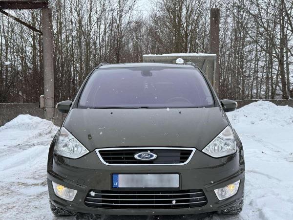 Zaļš Ford Galaxy 2010 Šauļi, ar dzinēja tilpumu 2.00 L un nobraukumu 400 tūkst. km par 4650 €, foto 3 vietnē AUTOMOTO.COM.LV
