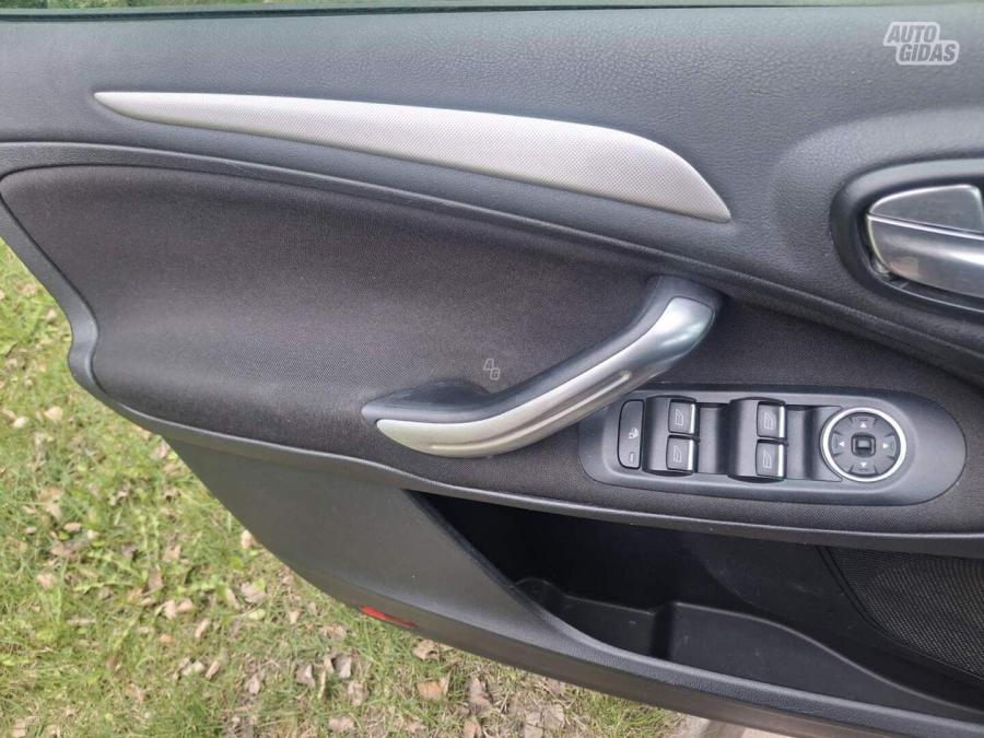 Green Ford Galaxy 2012 in Marijampole, with an engine capacity of 1.60 L and mileage of 280 thousand km for 5490 €, photo 9 on AUTOMOTO.COM.LV