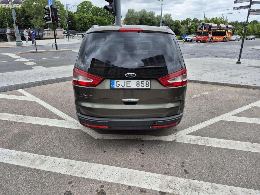 Green Ford Galaxy 2013 in Vilnius, with an engine capacity of 2.00 L and mileage of 282 thousand km for 3500 €, photo 5 on AUTOMOTO.COM.LV