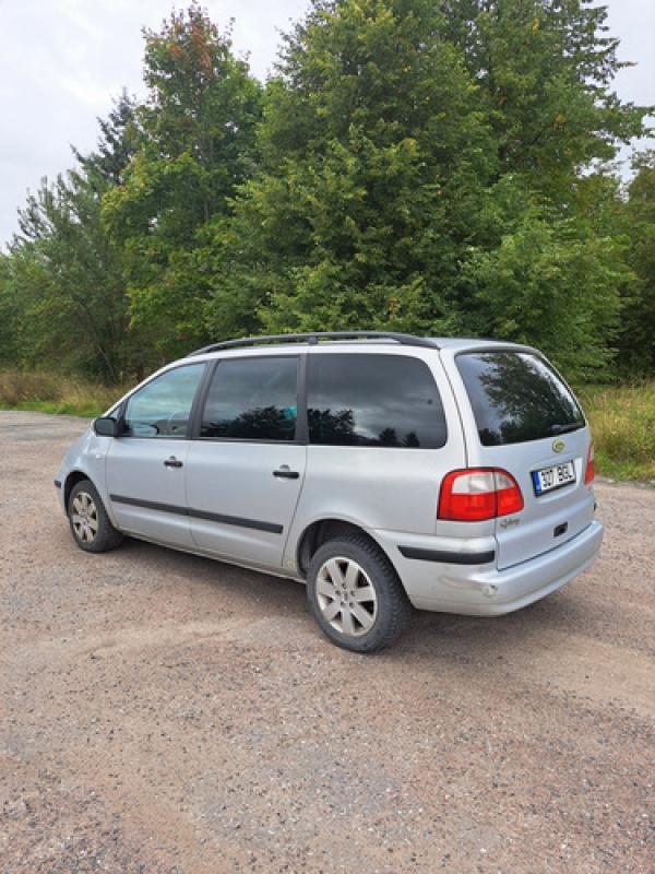 Pelēks Ford Galaxy 2001 Kohtla-Jerve, ar dzinēja tilpumu 2.30 L un nobraukumu 171 tūkst. km par 1200 €, foto 3 vietnē AUTOMOTO.COM.LV