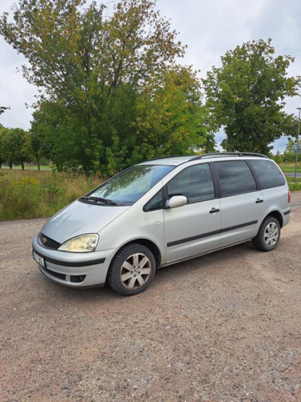 Pelēks Ford Galaxy 2001 Kohtla-Jerve, ar dzinēja tilpumu 2.30 L un nobraukumu 171 tūkst. km par 1200 €, foto 1 vietnē AUTOMOTO.COM.LV
