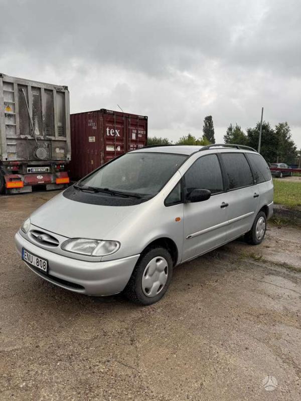 Pelēks Ford Galaxy 1995 Klaipėda, ar dzinēja tilpumu 2.00 L un nobraukumu 265 tūkst. km par 800 €, foto 1 vietnē AUTOMOTO.COM.LV