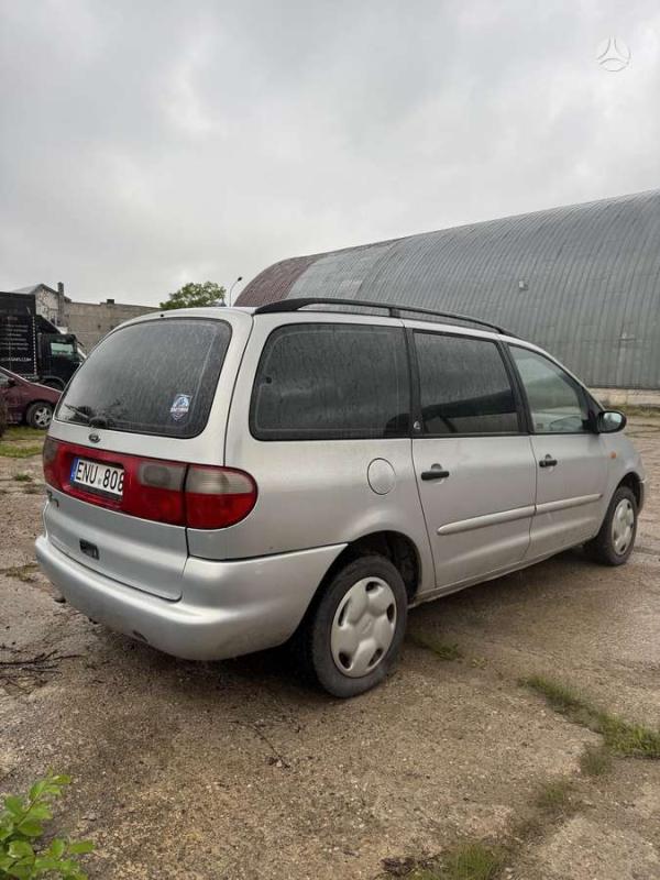 Pelēks Ford Galaxy 1995 Klaipėda, ar dzinēja tilpumu 2.00 L un nobraukumu 265 tūkst. km par 800 €, foto 3 vietnē AUTOMOTO.COM.LV