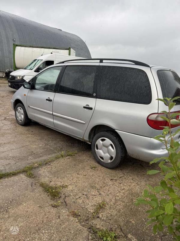 Pelēks Ford Galaxy 1995 Klaipėda, ar dzinēja tilpumu 2.00 L un nobraukumu 265 tūkst. km par 800 €, foto 4 vietnē AUTOMOTO.COM.LV