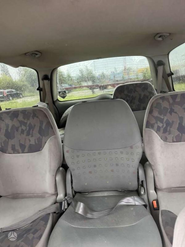 Pelēks Ford Galaxy 1995 Klaipėda, ar dzinēja tilpumu 2.00 L un nobraukumu 265 tūkst. km par 800 €, foto 6 vietnē AUTOMOTO.COM.LV