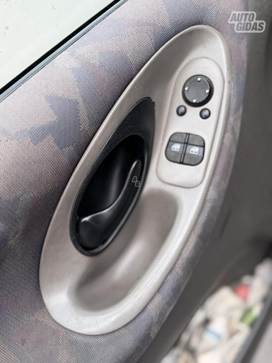 Pelēks Ford Galaxy 1996 Kauņa, ar dzinēja tilpumu 1.90 L un nobraukumu 288 tūkst. km par 1380 €, foto 13 vietnē AUTOMOTO.COM.LV