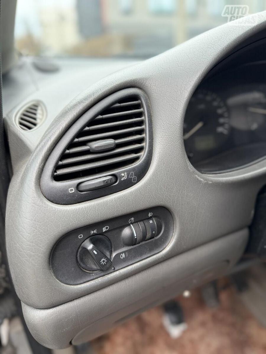Pelēks Ford Galaxy 1996 Kauņa, ar dzinēja tilpumu 1.90 L un nobraukumu 288 tūkst. km par 1380 €, foto 14 vietnē AUTOMOTO.COM.LV