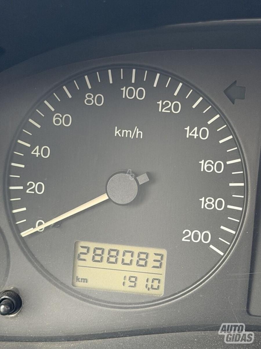 Pelēks Ford Galaxy 1996 Kauņa, ar dzinēja tilpumu 1.90 L un nobraukumu 288 tūkst. km par 1380 €, foto 21 vietnē AUTOMOTO.COM.LV