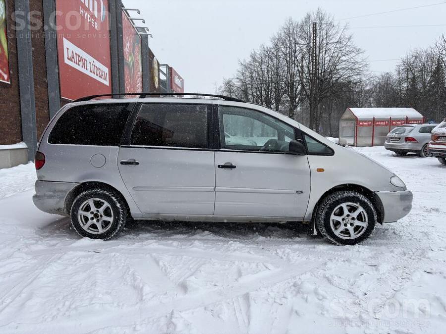 Pelēks Ford Galaxy 1997 Rīga, ar dzinēja tilpumu 1.90 L un nobraukumu 368 tūkst. km par 1400 €, foto 5 vietnē AUTOMOTO.COM.LV