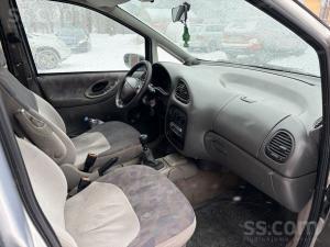 Pelēks Ford Galaxy 1997 Rīga, ar dzinēja tilpumu 1.90 L un nobraukumu 368 tūkst. km par 1400 €, foto 8 vietnē AUTOMOTO.COM.LV