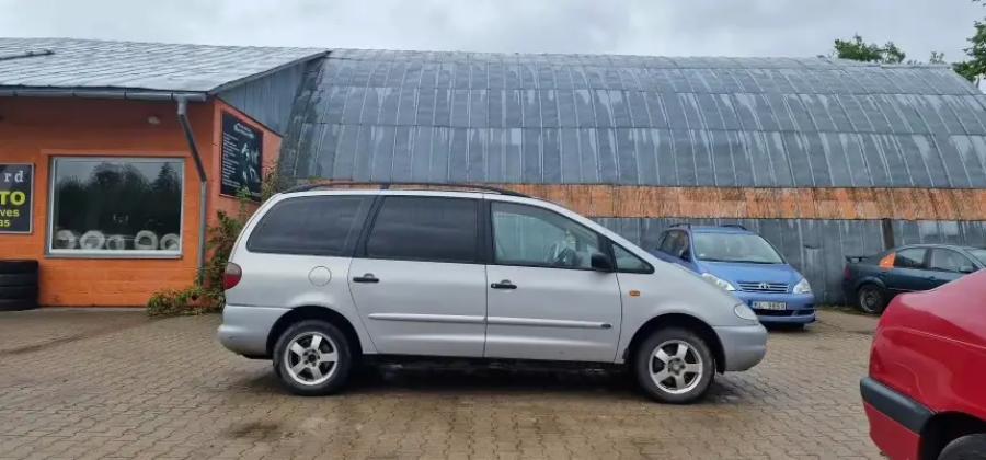Pelēks Ford Galaxy 1998 Valmiera, ar dzinēja tilpumu 2.30 L un nobraukumu 380 tūkst. km par 1000 €, foto 3 vietnē AUTOMOTO.COM.LV