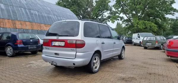 Pelēks Ford Galaxy 1998 Valmiera, ar dzinēja tilpumu 2.30 L un nobraukumu 380 tūkst. km par 1000 €, foto 3 vietnē AUTOMOTO.COM.LV