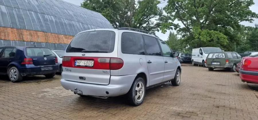 Pelēks Ford Galaxy 1998 Valmiera, ar dzinēja tilpumu 2.30 L un nobraukumu 380 tūkst. km par 1000 €, foto 4 vietnē AUTOMOTO.COM.LV