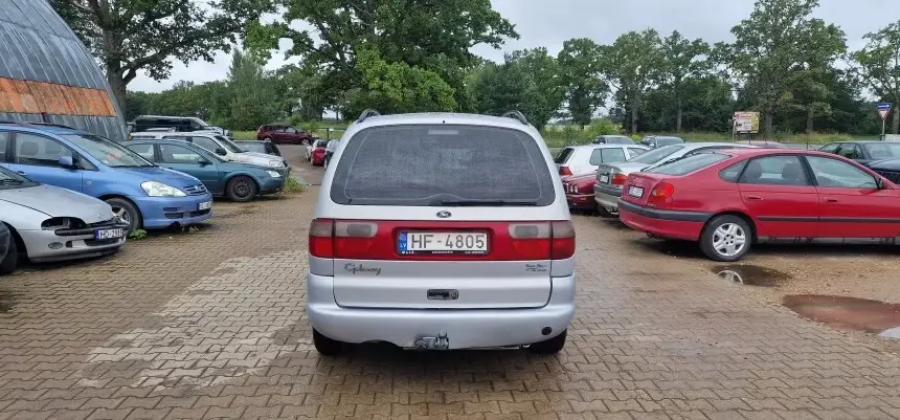 Pelēks Ford Galaxy 1998 Valmiera, ar dzinēja tilpumu 2.30 L un nobraukumu 380 tūkst. km par 1000 €, foto 5 vietnē AUTOMOTO.COM.LV