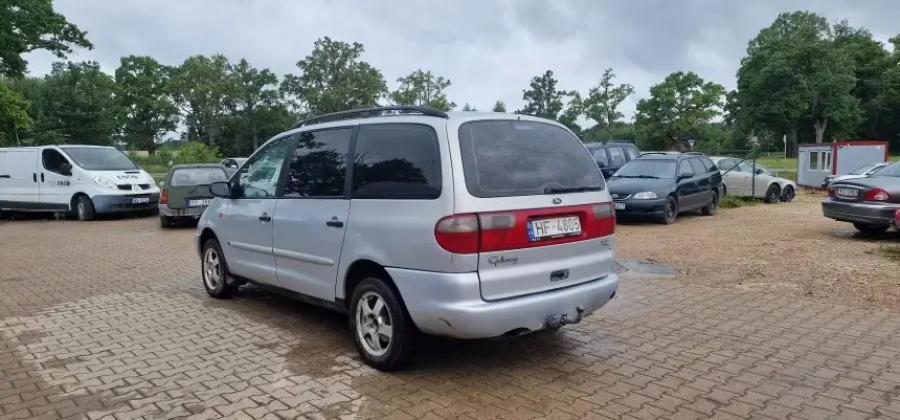 Pelēks Ford Galaxy 1998 Valmiera, ar dzinēja tilpumu 2.30 L un nobraukumu 380 tūkst. km par 1000 €, foto 6 vietnē AUTOMOTO.COM.LV