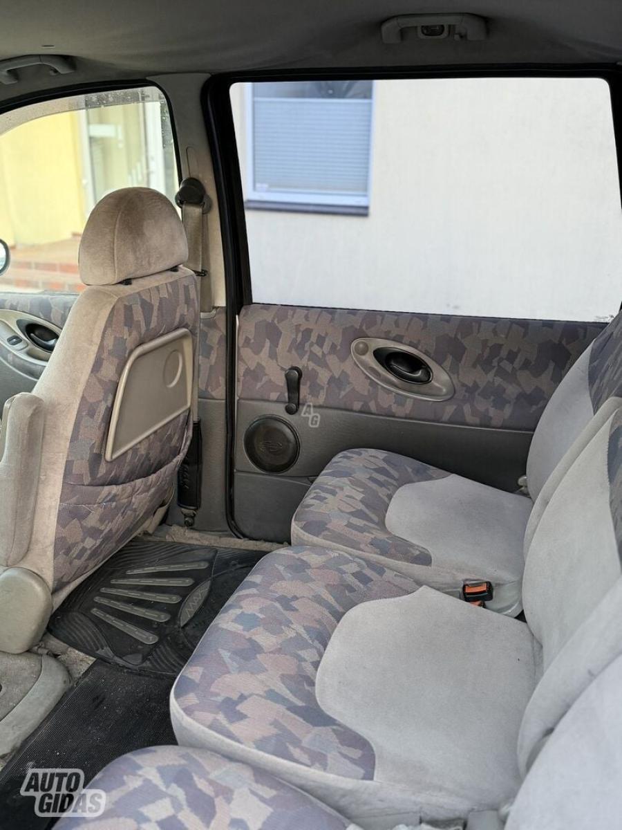 Pelēks Ford Galaxy 1999 Kauņa, ar dzinēja tilpumu 1.90 L un nobraukumu 256 tūkst. km par 1050 €, foto 14 vietnē AUTOMOTO.COM.LV