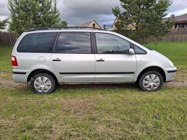 Pelēks Ford Galaxy 2001 Pakruojis, ar dzinēja tilpumu 1.90 L un nobraukumu 421 tūkst. km par 1100 €, foto 4 vietnē AUTOMOTO.COM.LV