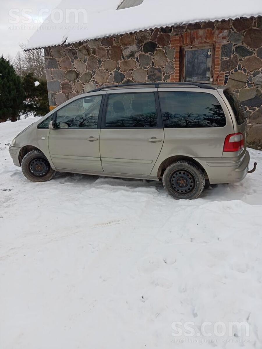 Pelēks Ford Galaxy 2002 Cēsis, ar dzinēja tilpumu 1.90 L un nobraukumu 402 tūkst. km par 1300 €, foto 3 vietnē AUTOMOTO.COM.LV