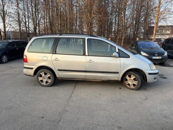 Pelēks Ford Galaxy 2002 Šauļi, ar dzinēja tilpumu 1.90 L un nobraukumu 294 tūkst. km par 999 €, foto 4 vietnē AUTOMOTO.COM.LV