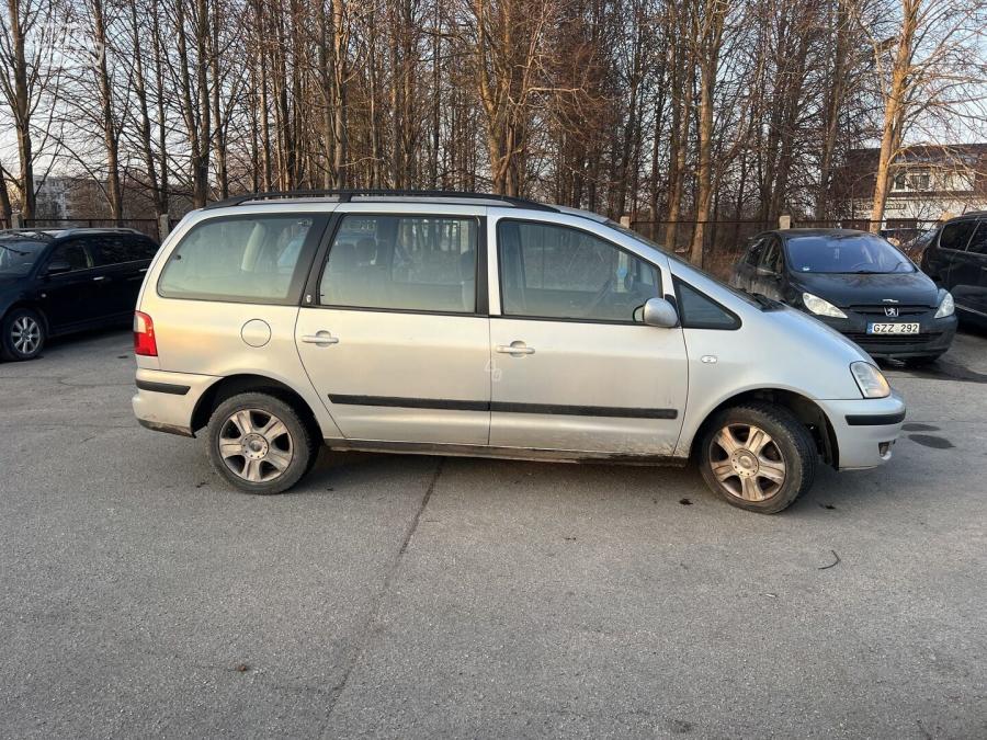 Grey Ford Galaxy 2002 in Siauliai, with an engine capacity of 1.90 L and mileage of 294 thousand km for 999 €, photo 4 on AUTOMOTO.COM.LV