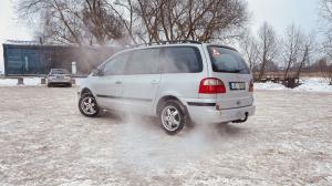 Grey Ford Galaxy 2002 in Liepaja, with an engine capacity of 2.30 L and mileage of 308 thousand km for 1300 €, photo 4 on AUTOMOTO.COM.LV