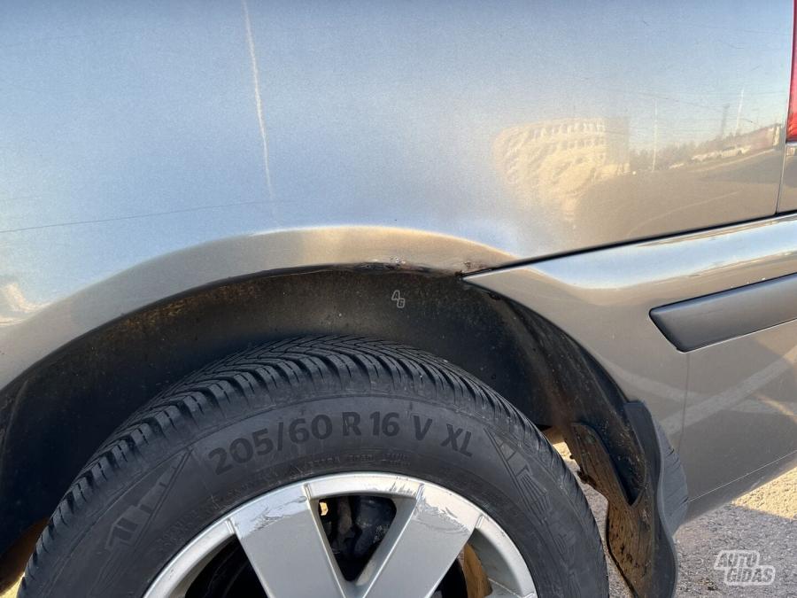 Pelēks Ford Galaxy 2002 Kauņa, ar dzinēja tilpumu 2.00 L un nobraukumu 399 tūkst. km par 1300 €, foto 8 vietnē AUTOMOTO.COM.LV