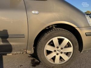 Pelēks Ford Galaxy 2002 Kauņa, ar dzinēja tilpumu 2.00 L un nobraukumu 399 tūkst. km par 1300 €, foto 10 vietnē AUTOMOTO.COM.LV
