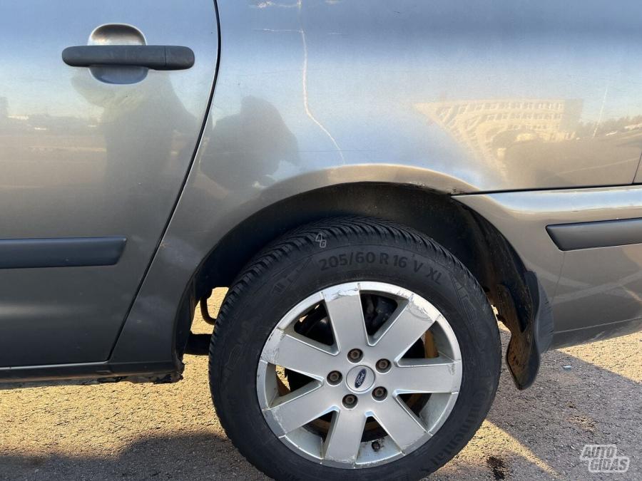 Pelēks Ford Galaxy 2002 Kauņa, ar dzinēja tilpumu 2.00 L un nobraukumu 399 tūkst. km par 1300 €, foto 13 vietnē AUTOMOTO.COM.LV