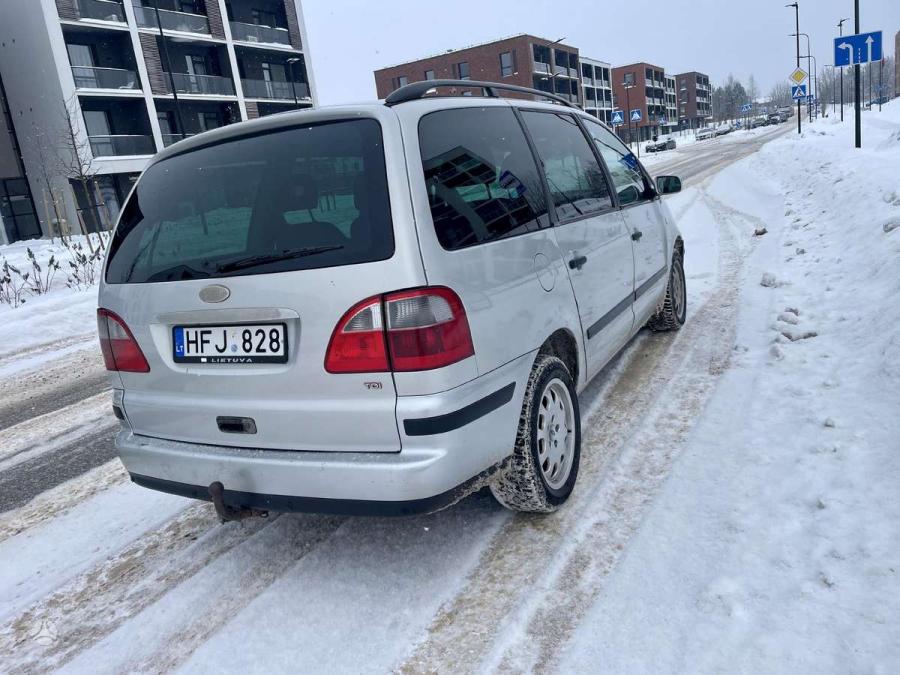 Pelēks Ford Galaxy 2003 Viļņa, ar dzinēja tilpumu 1.90 L un nobraukumu 360 tūkst. km par 1650 €, foto 2 vietnē AUTOMOTO.COM.LV