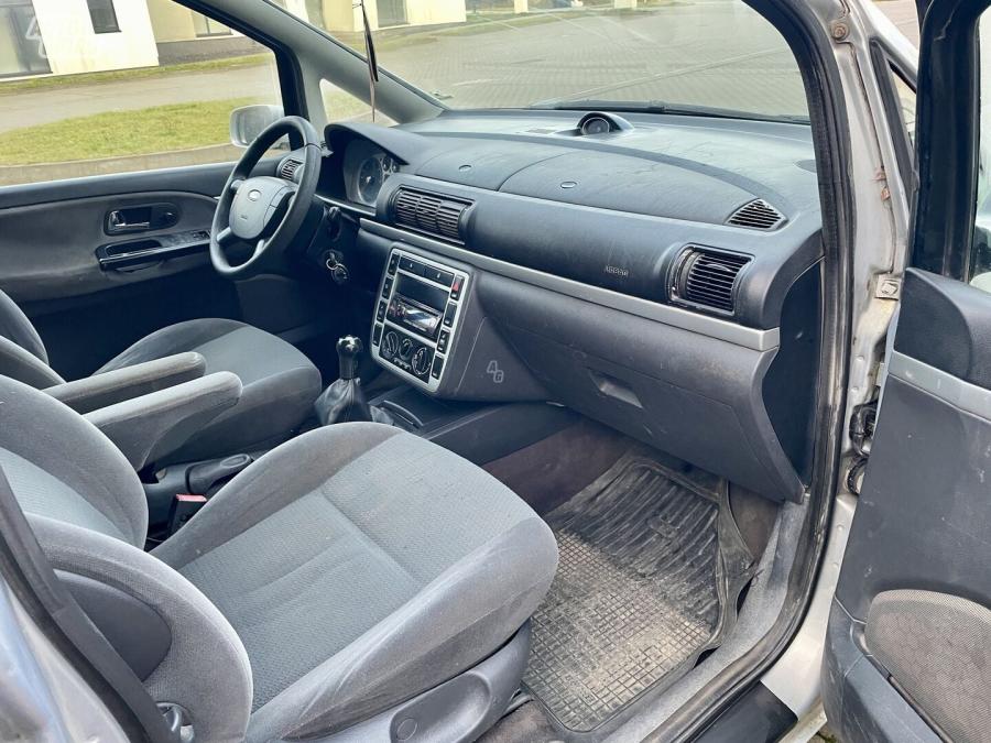 Pelēks Ford Galaxy 2003 Viļņa, ar dzinēja tilpumu 1.90 L un nobraukumu 360 tūkst. km par 1650 €, foto 14 vietnē AUTOMOTO.COM.LV