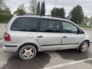 Pelēks Ford Galaxy 2003 Ogre, ar dzinēja tilpumu 1.90 L un nobraukumu 378 tūkst. km par 1500 €, foto 3 vietnē AUTOMOTO.COM.LV
