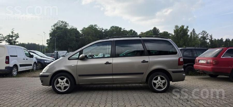 Pelēks Ford Galaxy 2003 Valmiera, ar dzinēja tilpumu 1.90 L un nobraukumu 338 tūkst. km par 950 €, foto 6 vietnē AUTOMOTO.COM.LV