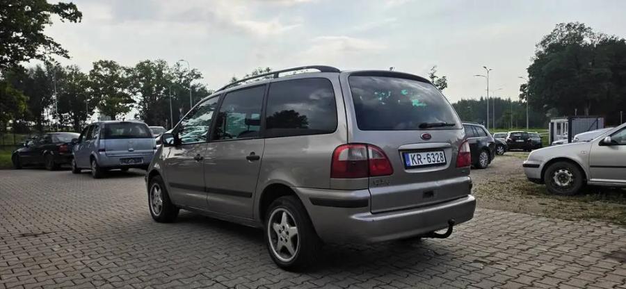 Pelēks Ford Galaxy 2003 Valmiera, ar dzinēja tilpumu 1.90 L un nobraukumu 338 tūkst. km par 950 €, foto 5 vietnē AUTOMOTO.COM.LV