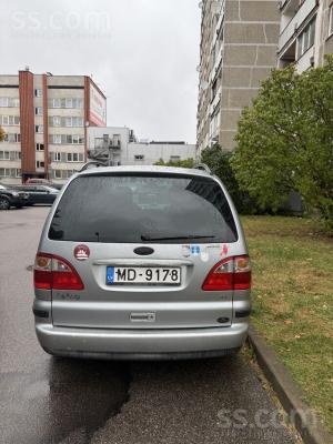 Pelēks Ford Galaxy 2004 Daugavpils, ar dzinēja tilpumu 1.90 L un nobraukumu 480 tūkst. km par 2800 €, foto 5 vietnē AUTOMOTO.COM.LV