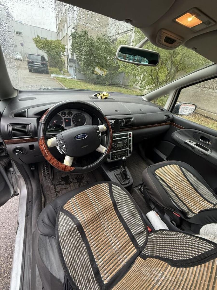 Pelēks Ford Galaxy 2004 Daugavpils, ar dzinēja tilpumu 1.90 L un nobraukumu 480 tūkst. km par 2800 €, foto 7 vietnē AUTOMOTO.COM.LV
