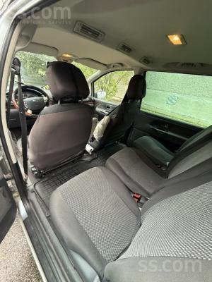 Pelēks Ford Galaxy 2004 Daugavpils, ar dzinēja tilpumu 1.90 L un nobraukumu 480 tūkst. km par 2800 €, foto 8 vietnē AUTOMOTO.COM.LV
