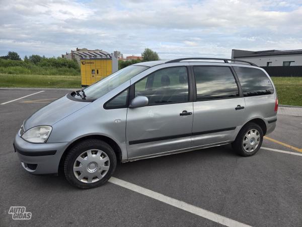 Pelēks Ford Galaxy 2004 Panevēža, ar dzinēja tilpumu 1.90 L un nobraukumu 379 tūkst. km par 860 €, foto 3 vietnē AUTOMOTO.COM.LV