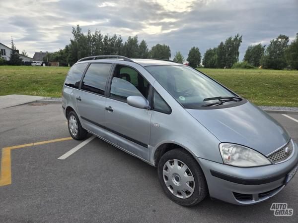 Pelēks Ford Galaxy 2004 Panevēža, ar dzinēja tilpumu 1.90 L un nobraukumu 379 tūkst. km par 860 €, foto 6 vietnē AUTOMOTO.COM.LV