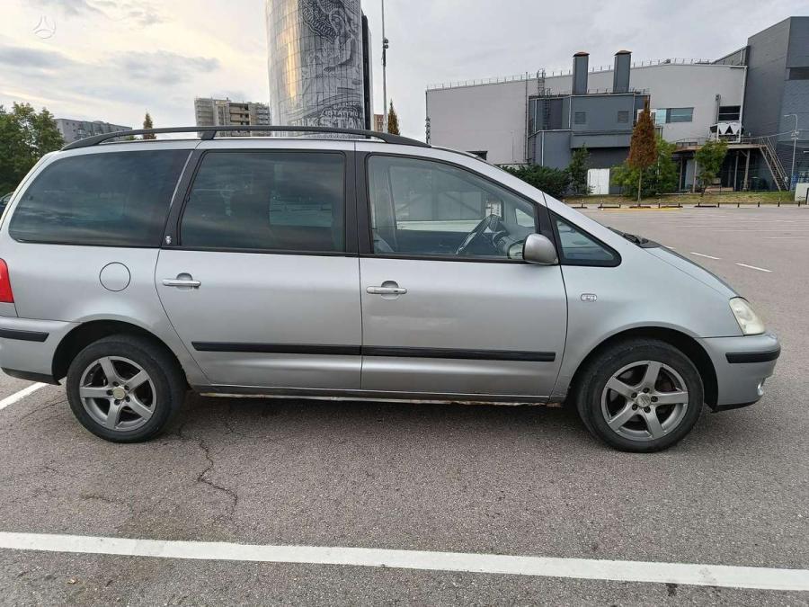 Grey Ford Galaxy 2004 in Kaunas, with an engine capacity of 1.90 L and mileage of 390 thousand km for 1700 €, photo 1 on AUTOMOTO.COM.LV