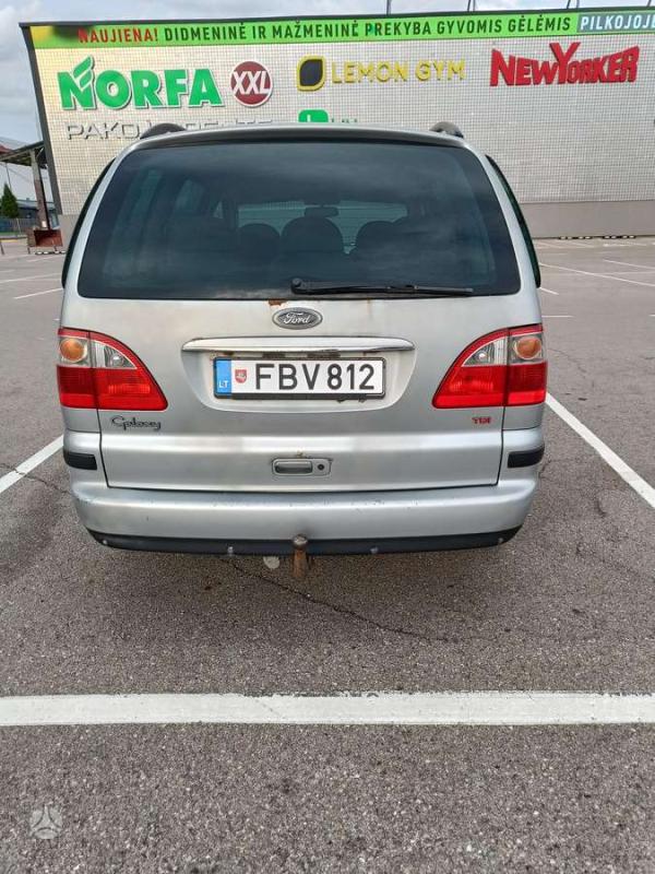Pelēks Ford Galaxy 2004 Kauņa, ar dzinēja tilpumu 1.90 L un nobraukumu 390 tūkst. km par 1700 €, foto 3 vietnē AUTOMOTO.COM.LV