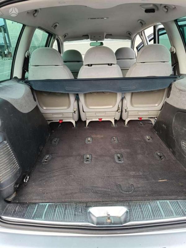Pelēks Ford Galaxy 2004 Kauņa, ar dzinēja tilpumu 1.90 L un nobraukumu 390 tūkst. km par 1700 €, foto 6 vietnē AUTOMOTO.COM.LV