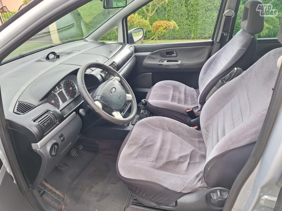 Grey Ford Galaxy 2004 in Vilkaviskis, with an engine capacity of 1.90 L and mileage of 370 thousand km for 1350 €, photo 8 on AUTOMOTO.COM.LV